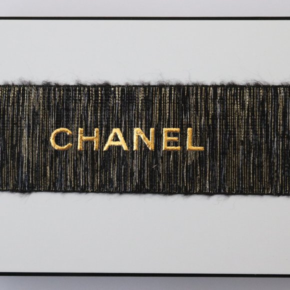 CHANEL | Party Supplies | Chanel Signature Medium White Black Gift Box ...